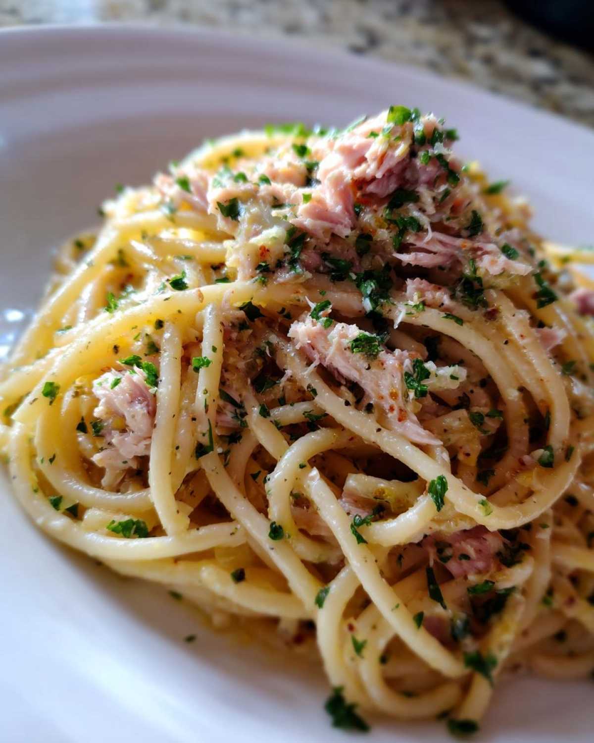 Lemon garlic tuna pasta: 1 amazing dish - GourmetGusto